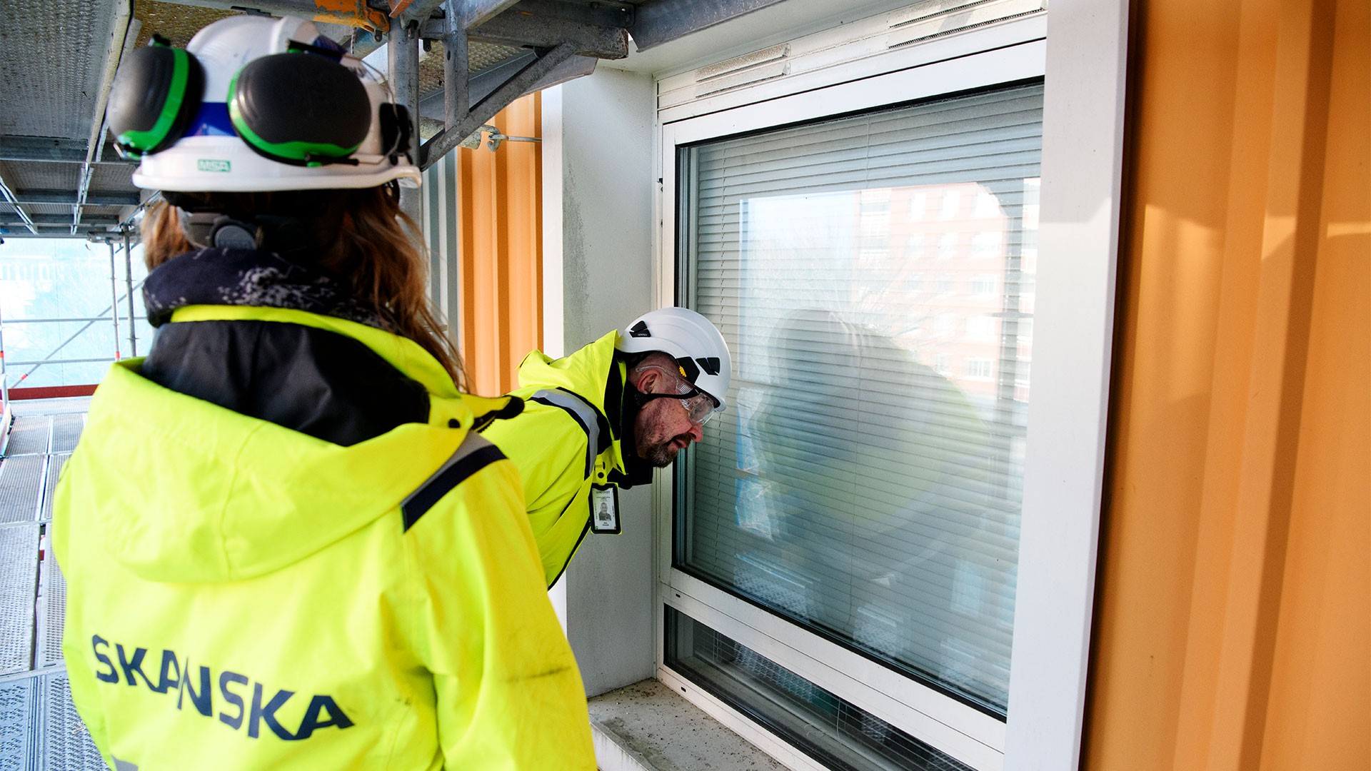 Återbrukade fönster gör nytta i Ukraina | Skanska i Sverige